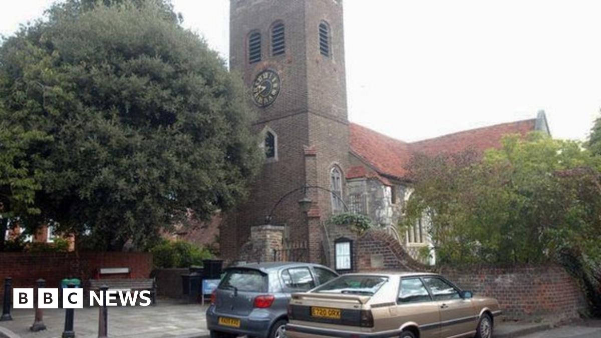Shepperton church seeks funds to repair crumbling wall - BBC News