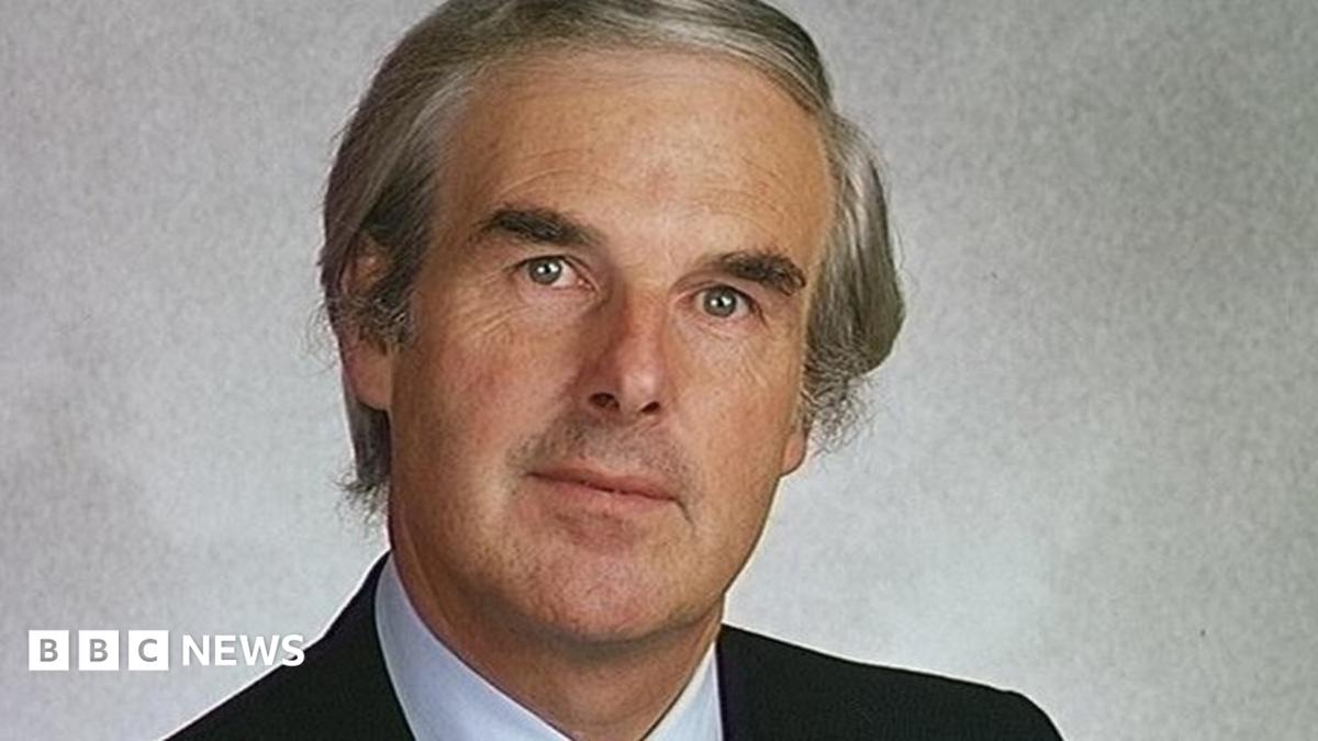 Lord Randall, former Hull West MP, dies aged 74 - BBC News
