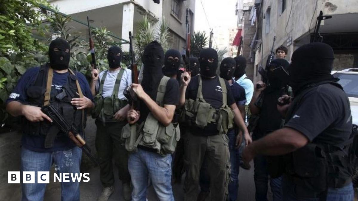 Saudi Arabia, UAE, Qatar and Kuwait urge Lebanon exodus - BBC News