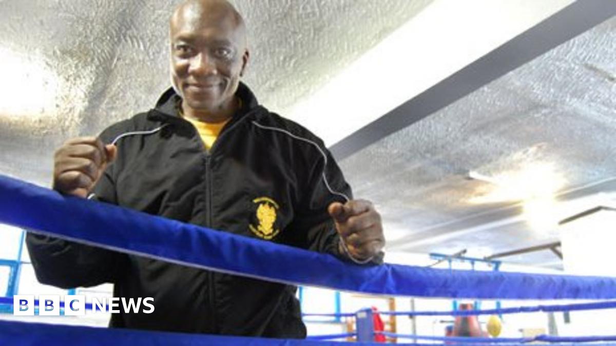 Wolverhampton Amateur Boxing Club aims for Rio 2016 - BBC News