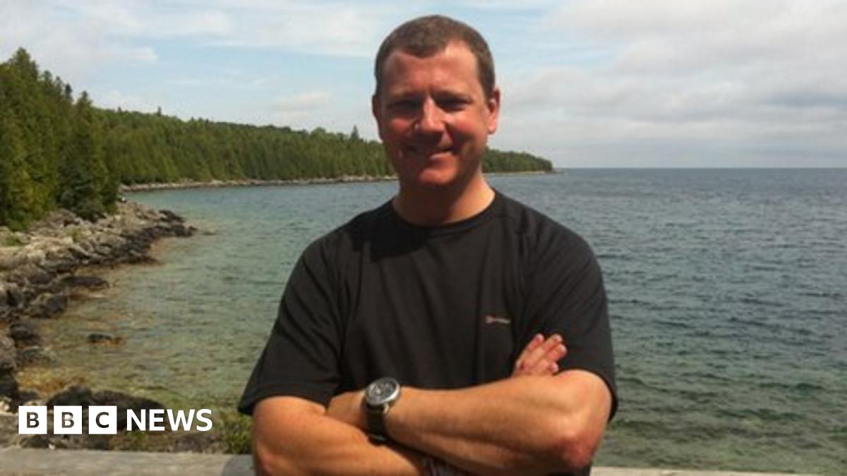 Cold turkey on a 'digital detox' - BBC News