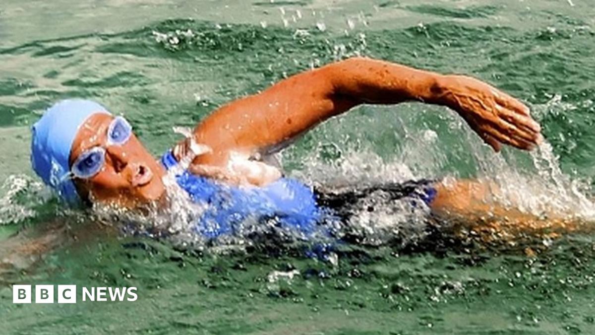 US woman Diana Nyad attempts Cuba to Florida swim - BBC News