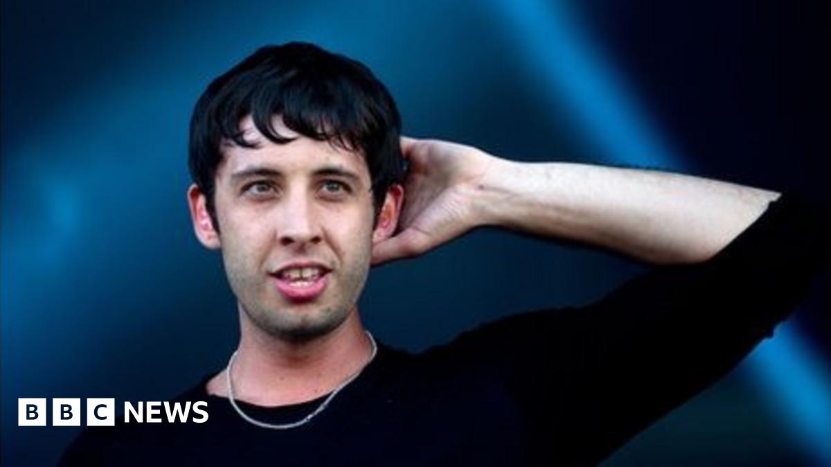 Example announces 16-date arena tour for 2013 - BBC News