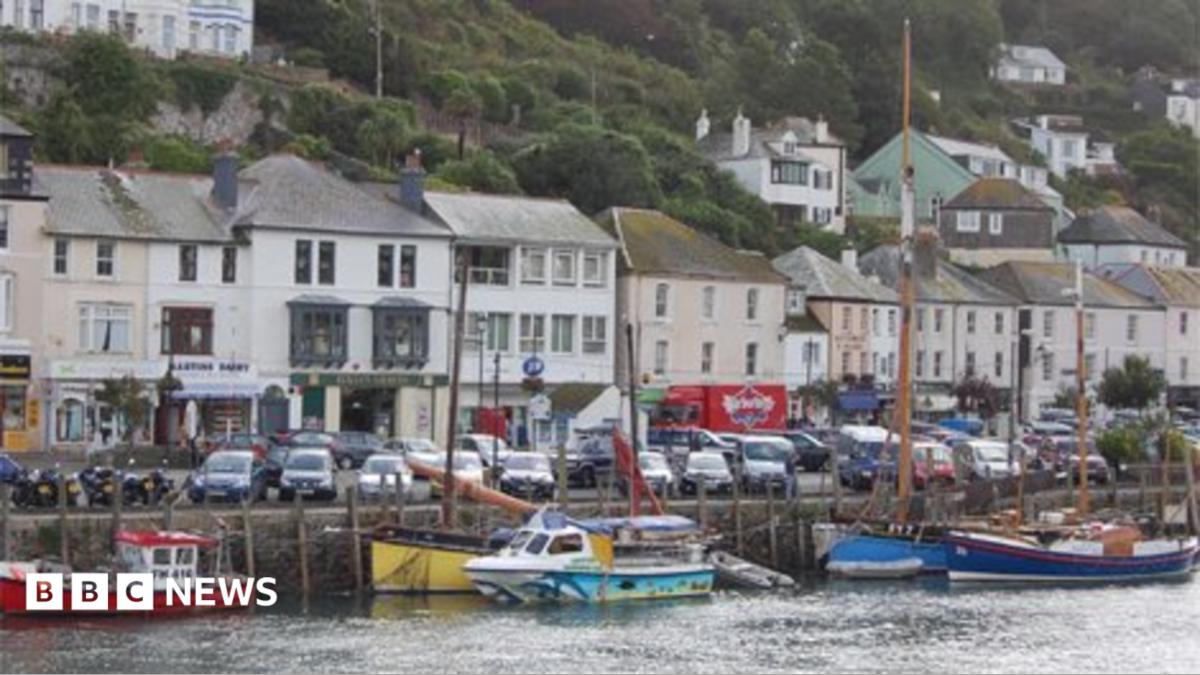 Looe fishermen support online fish auctions - BBC News