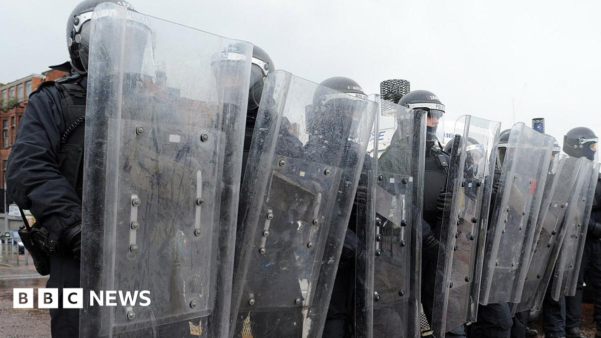 Police injuries 'twice last reported figure'- Police Fed - BBC News