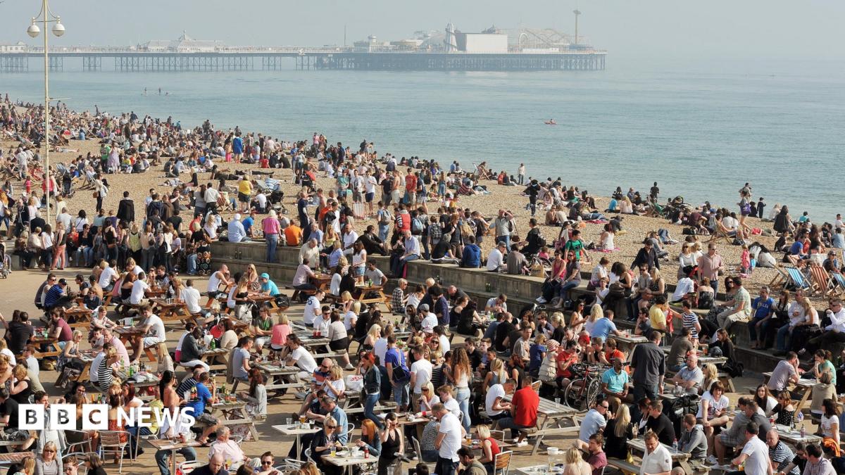 Brighton beach left with 23 tonnes of rubbish - BBC News