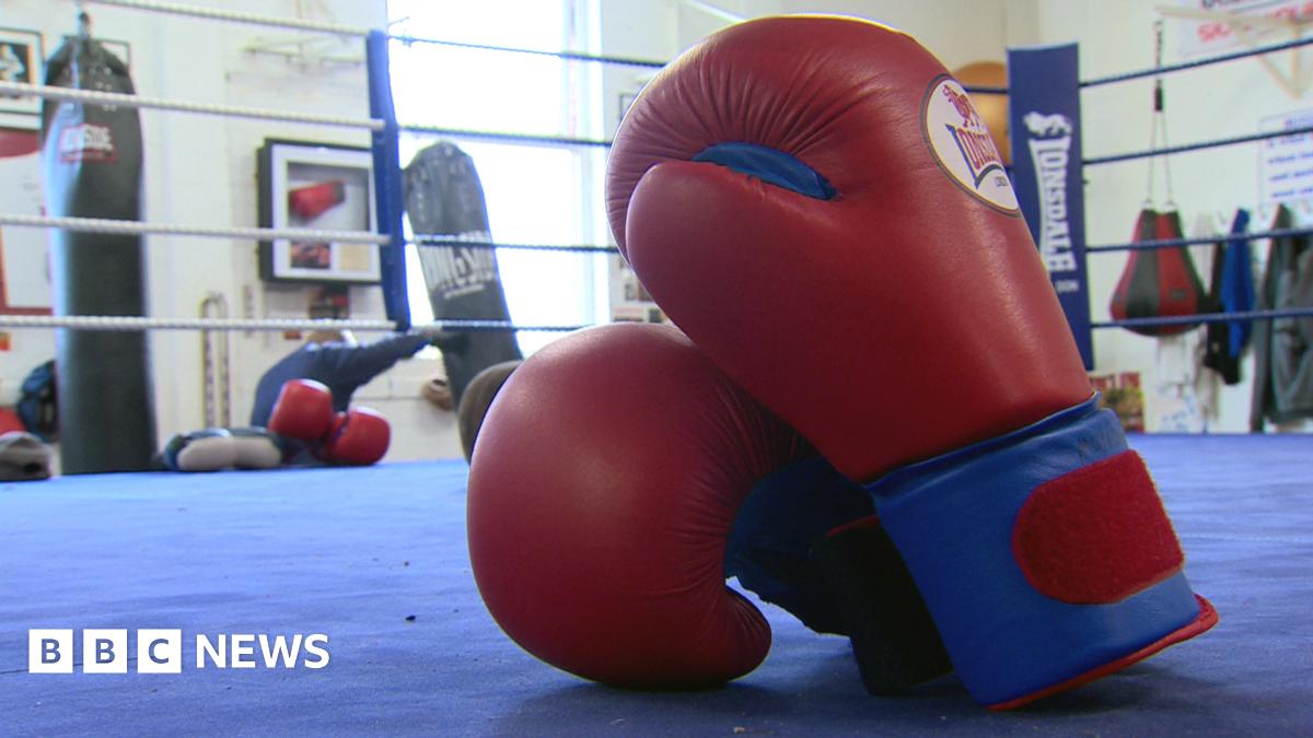 'Hate campaign' against Protestant boxers - BBC News