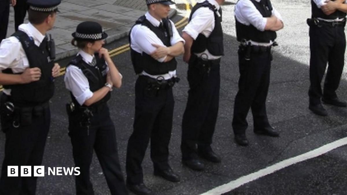 Man shot and two stabbed in Lewisham fight - BBC News