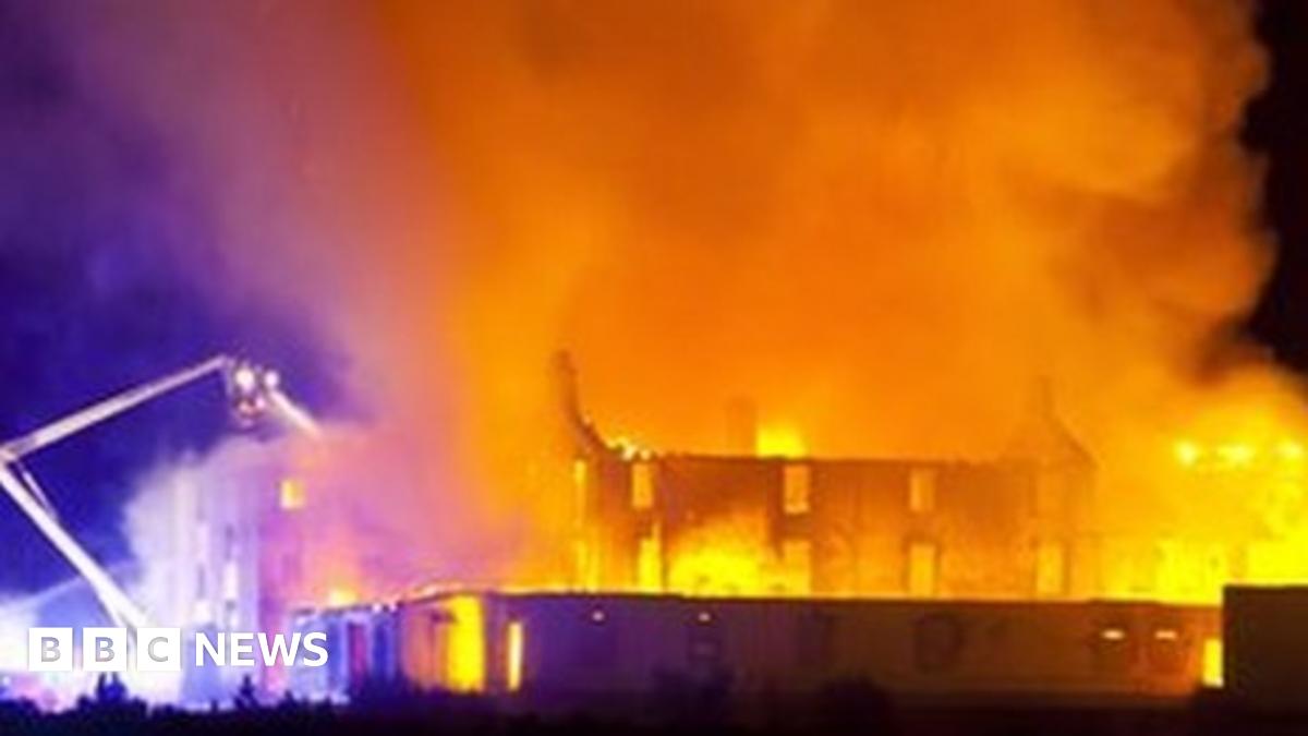 Fire crews tackle blaze at hotel in County Donegal - BBC News
