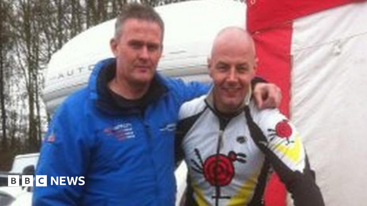 Isle of Man TT: Mark Cox completes charity cycle - BBC News