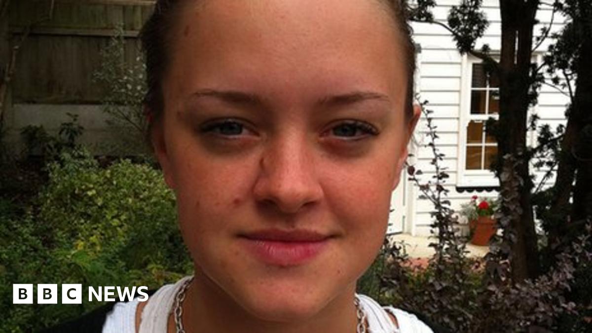 Colchester crime victim Nikki Brewer 'let down' by law - BBC News