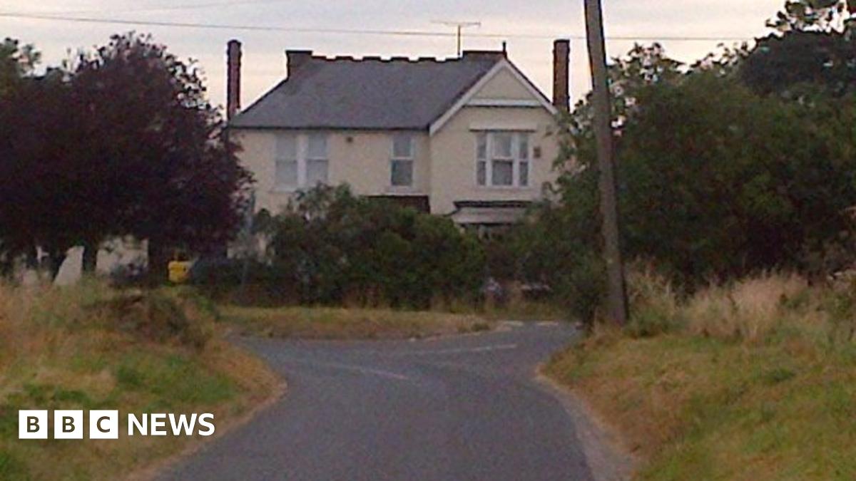 Three people rescued from Frinton care home fire - BBC News