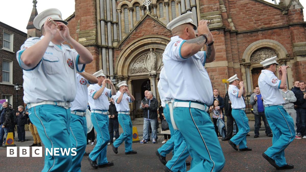 Nelson McCausland says ban defiance 'almost inevitable' - BBC News