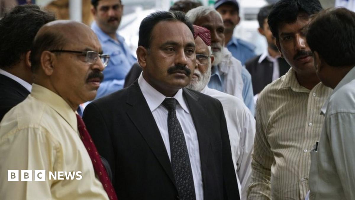 Pakistan blasphemy case Christian girl 'is 14' - BBC News