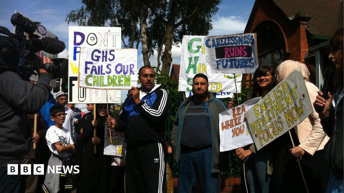 Parents protest at Birmingham school after GCSE results - BBC News