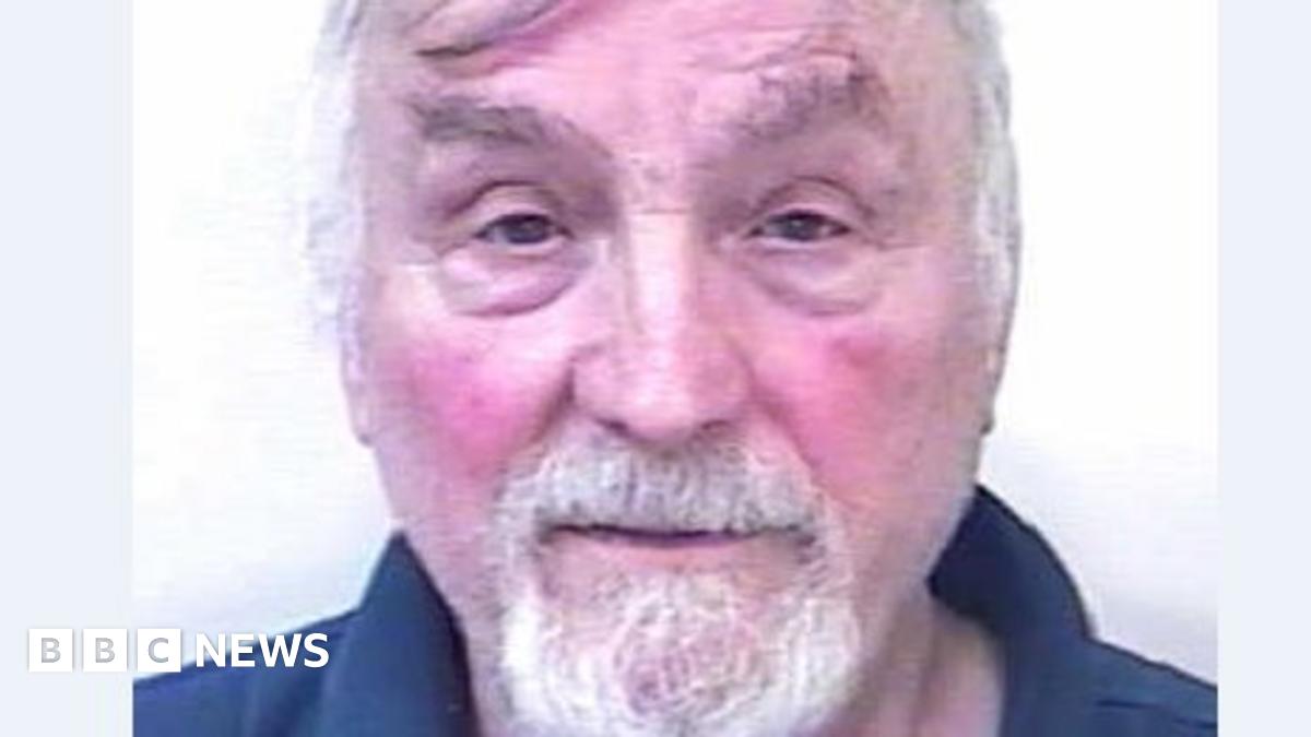Colin Moody jailed for sexually abusing girl - BBC News