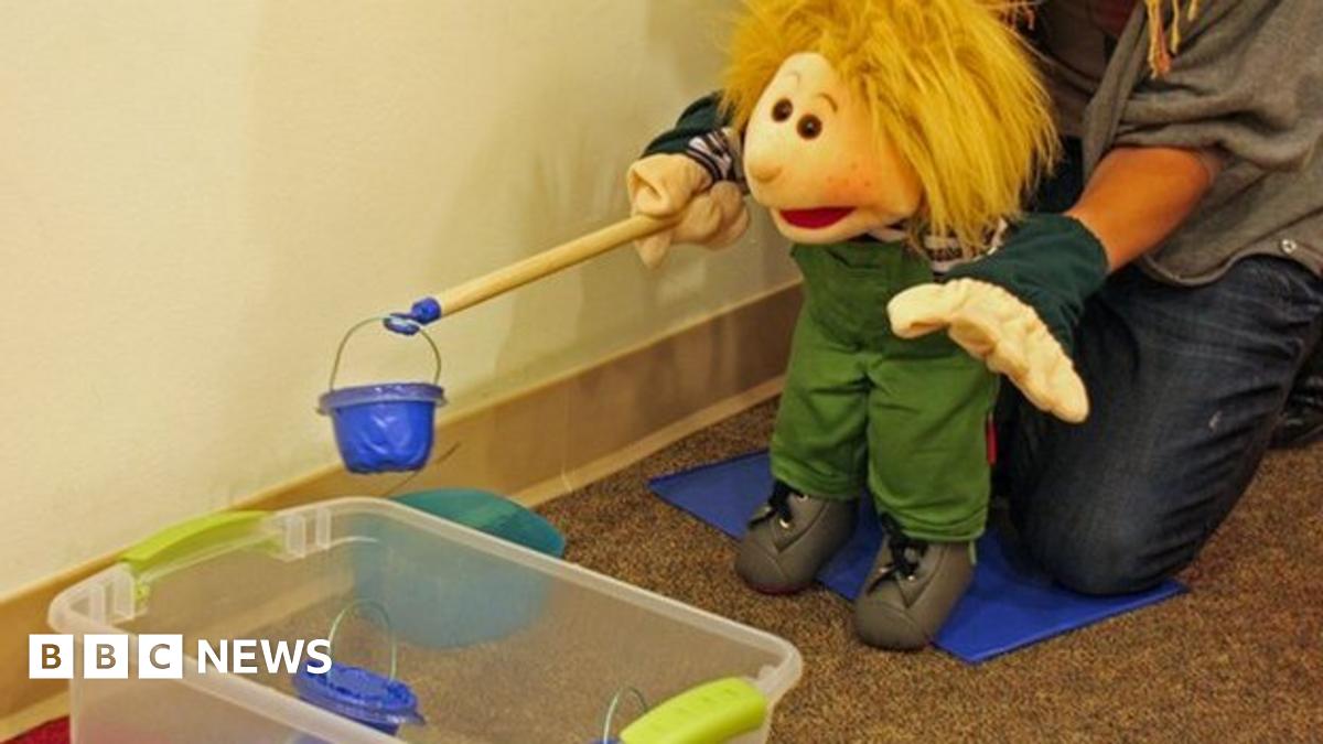 Puppet experiment suggests humans are born to be fair - BBC News