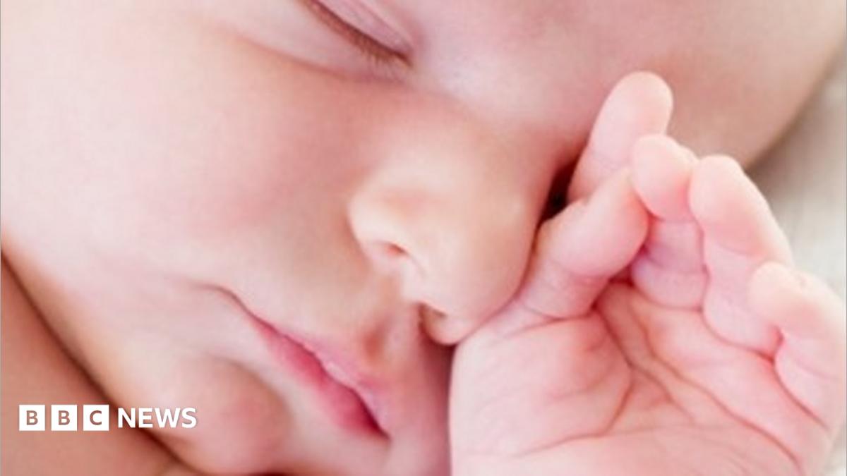 One in 10 Welsh babies have foreign-born mothers - BBC News
