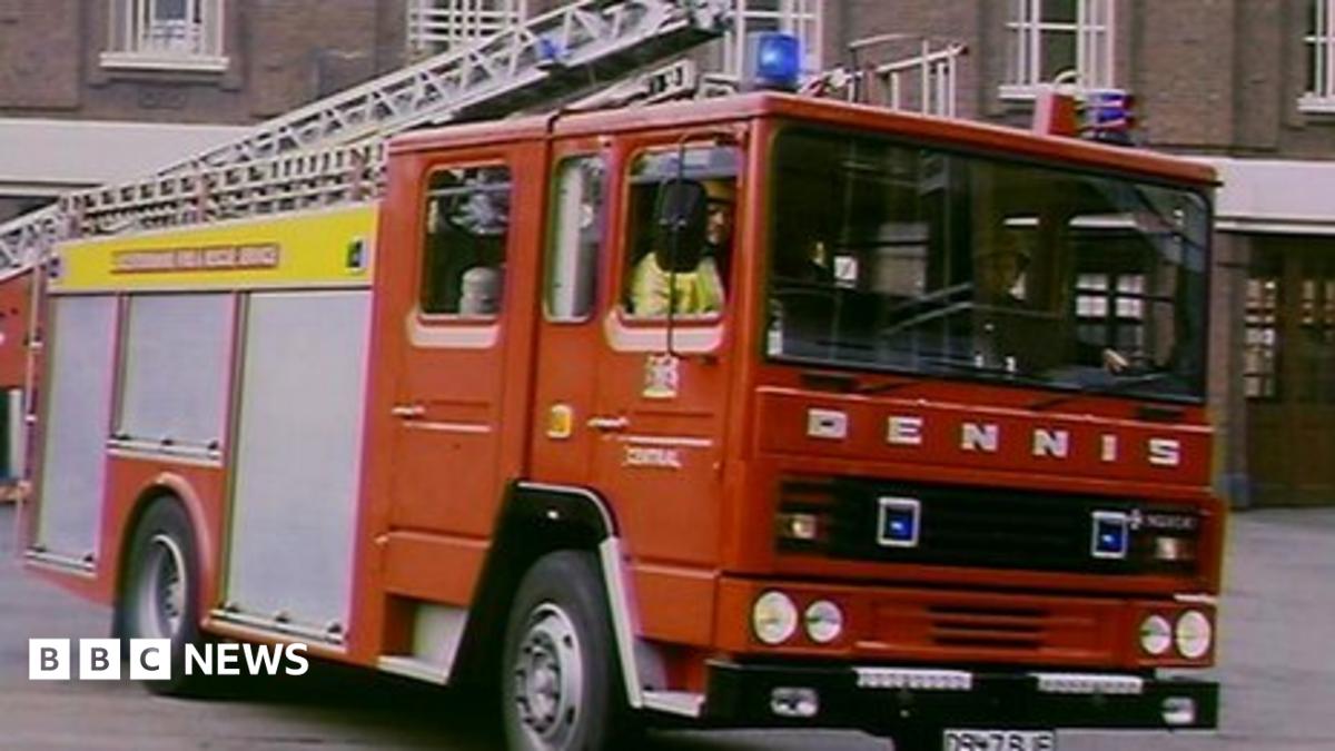 House arson in Leek 'put firefighters at risk' - BBC News