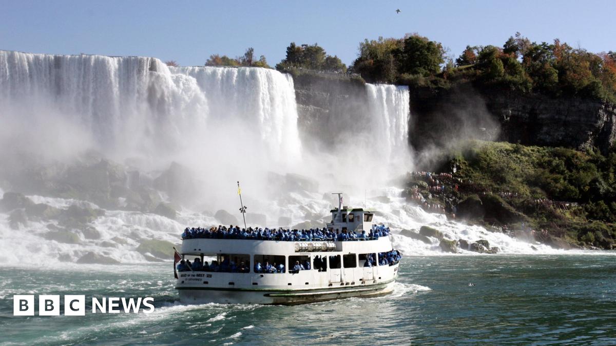 Woman's headless torso found near Niagara Falls - BBC News