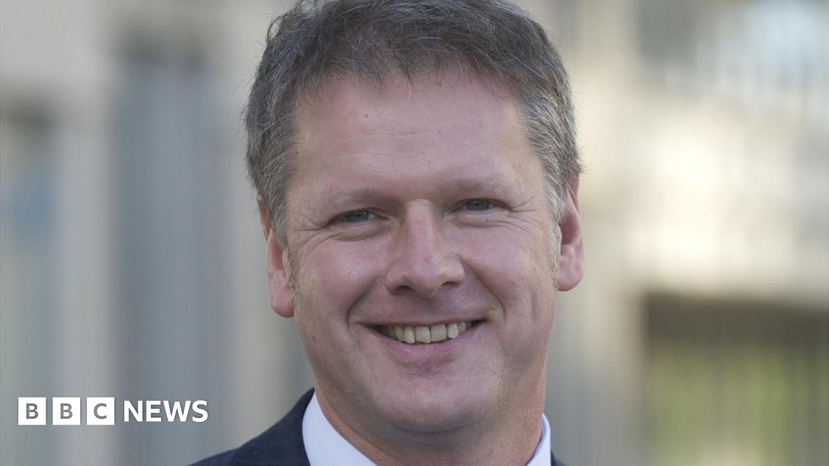 Cardiff University: Prof Colin Riordan is new vice-chancellor - BBC News