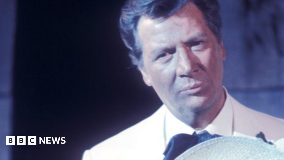 Max Bygraves: Stars lead tributes - BBC News