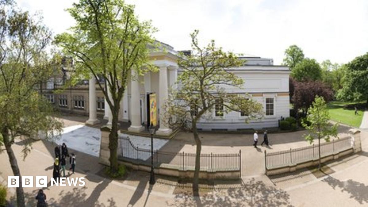 New Walk Museum in Leicester to get £300,000 revamp - BBC News