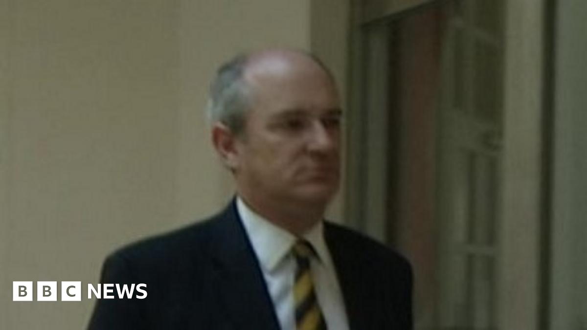 Devon MP Nick Harvey loses armed forces minister post - BBC News