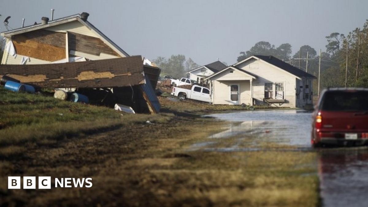 Hurricane Isaac: '13,000 homes damaged' in Louisiana - BBC News