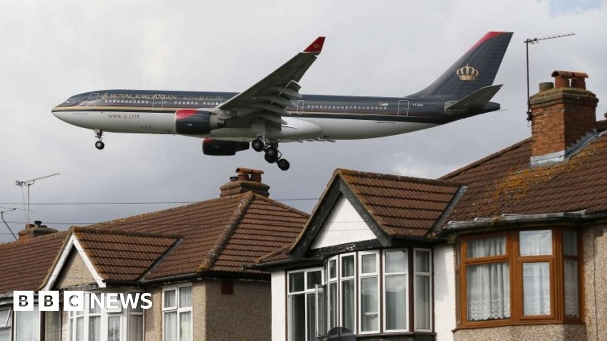 Heathrow expansion 'cheaper and quicker than new airport' - BBC News