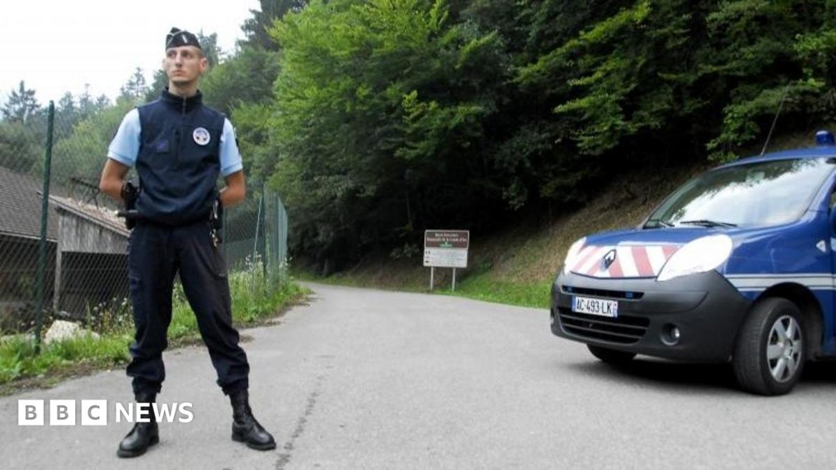 France shooting: Annecy gun victims 'were UK tourists' - BBC News