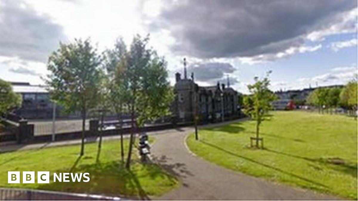 Dunfermline postman hits out after 18th dog bite - BBC News