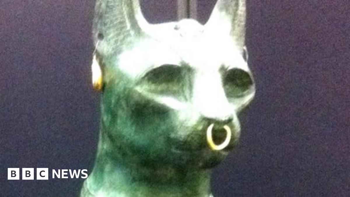 Egyptian Gayer-Anderson cat on display in Shetland - BBC News