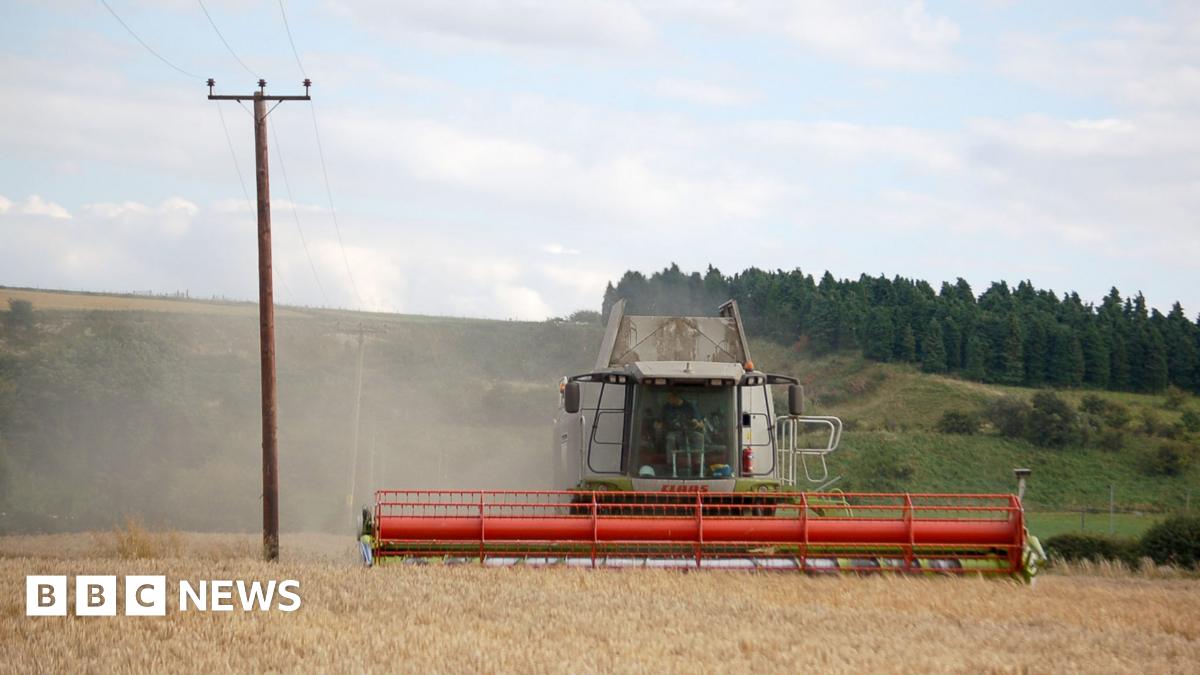 Tractor crashes into power lines in Oxfordshire - BBC News