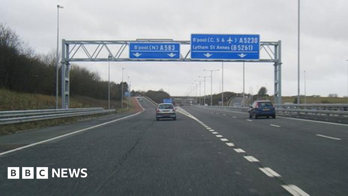 Seven injured in Blackpool motorway crash - BBC News