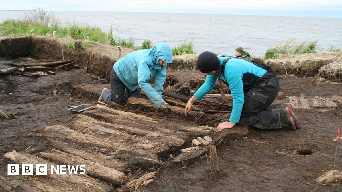 Race to save Alaskan Arctic archaeology - BBC News