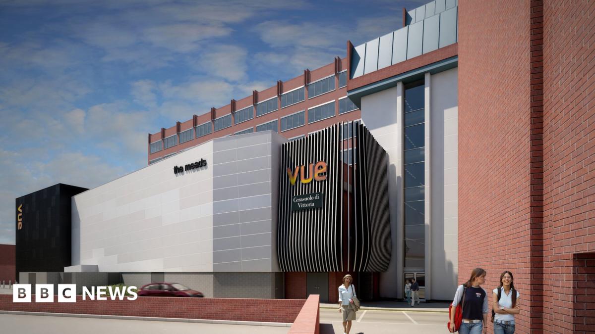 Agreement paves way for Farnborough cinema - BBC News