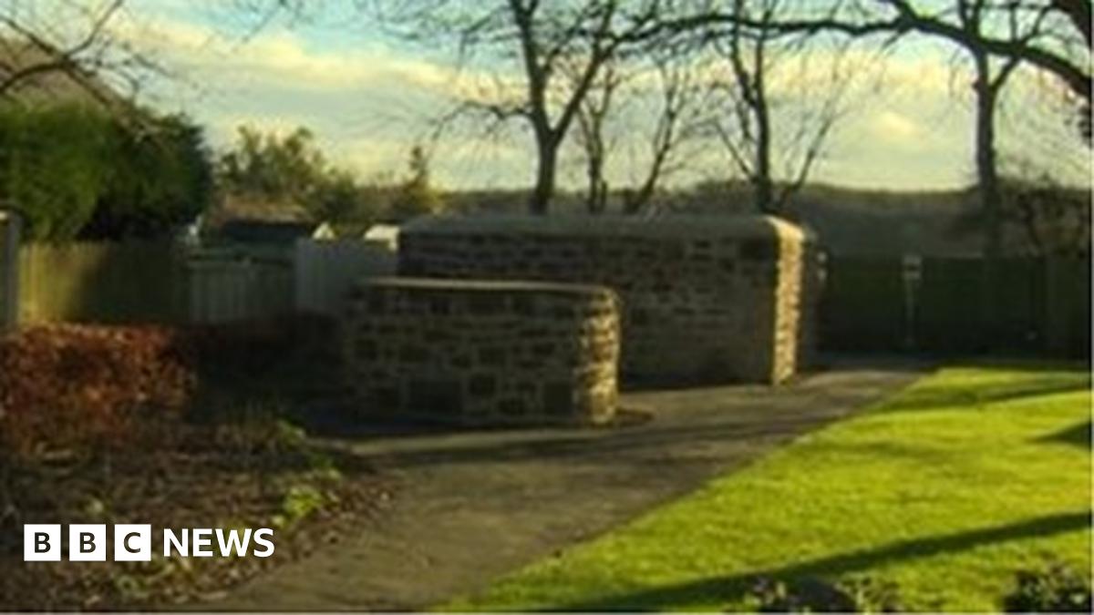 Hartley pit disaster: Memorial path unveiled - BBC News