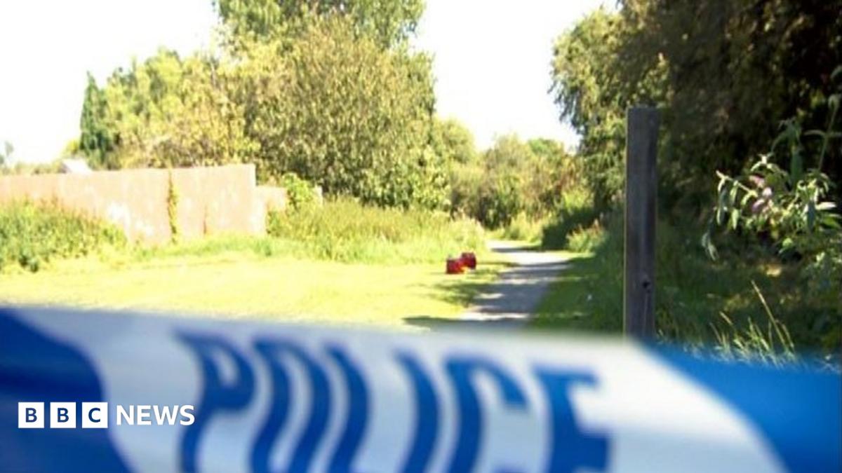 More time to question three over Shrewsbury death - BBC News