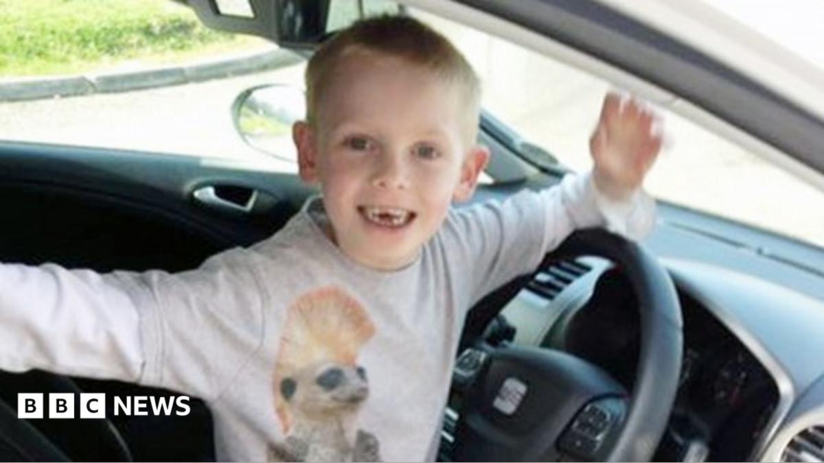 Luke Jenkins death: Leaked hospital report sent to boy's parents - BBC News