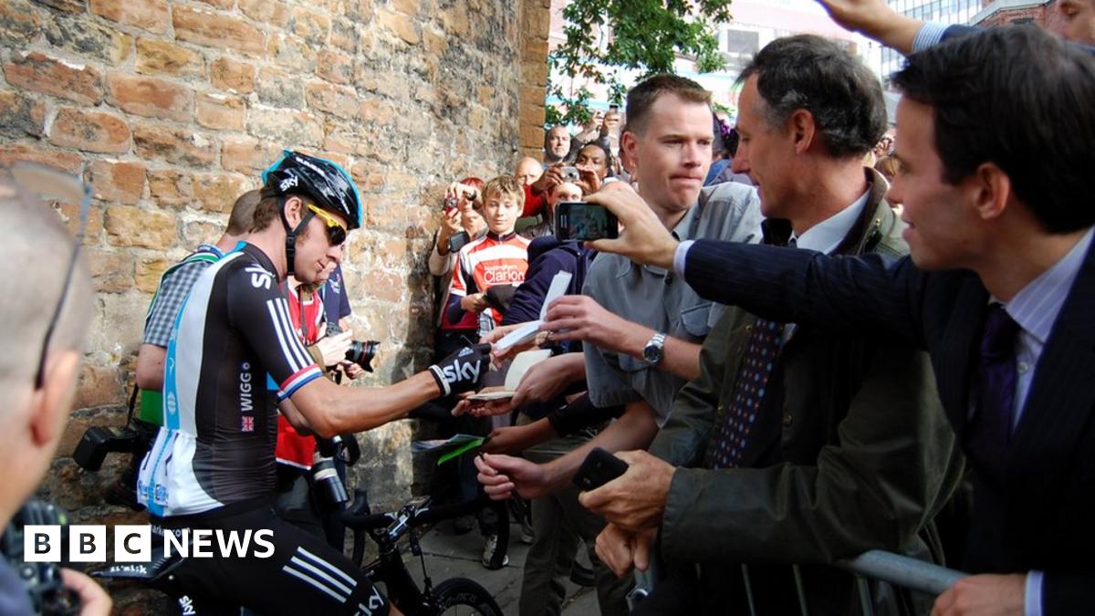 Tour of Britain: Nottingham crowds welcome cycle race - BBC News