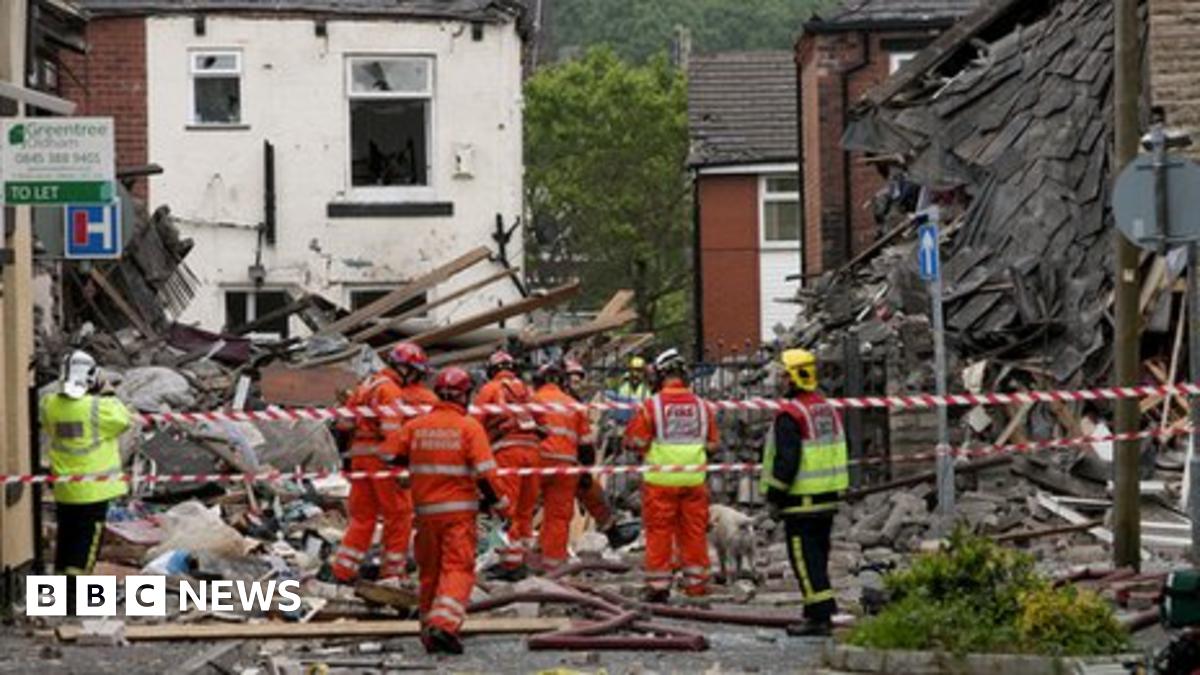 Shaw explosion: Man charged with manslaughter - BBC News
