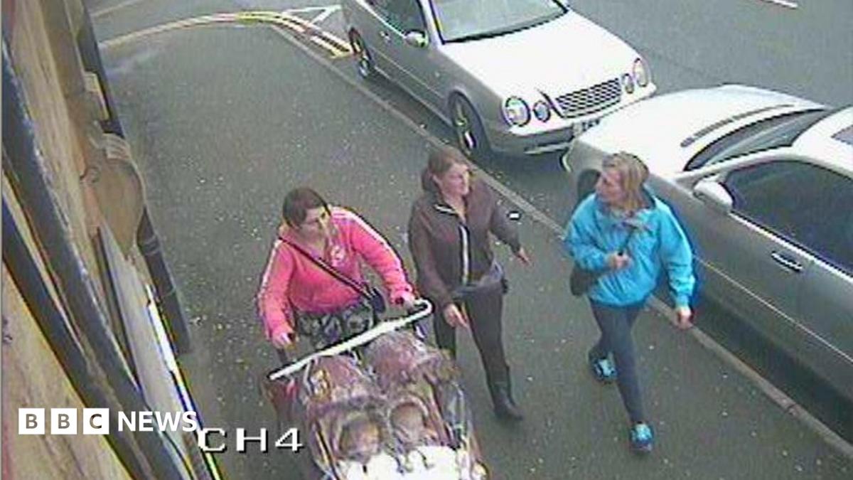 Kelly Davies murder: Two female witnesses sought - BBC News