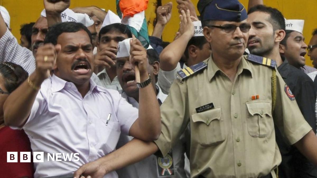 India cartoonist case: Court offers Aseem Trivedi bail - BBC News