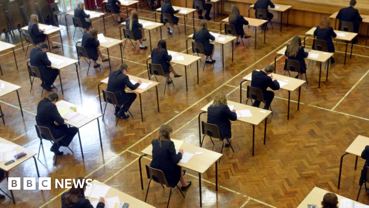 The future of GCSEs: Expert opinions - BBC News