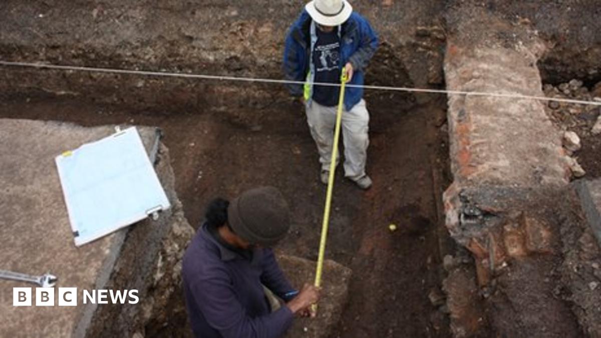 Richard III dig: Results expected in January - BBC News