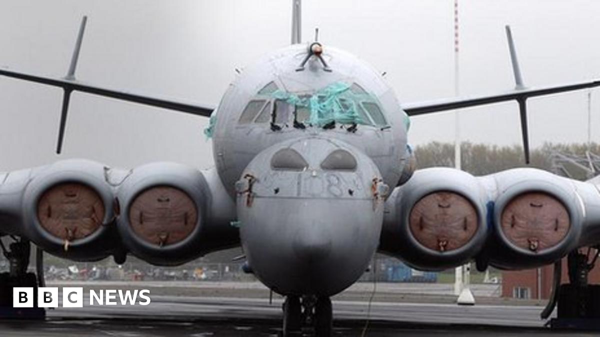 Gerald Howarth urges David Cameron to focus on defence not aid - BBC News