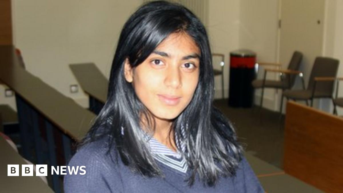 Schoolgirl Fabiola Mann beats Einstein's Mensa IQ score - BBC News