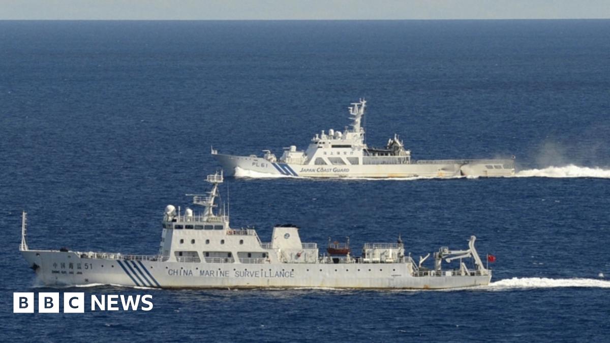 China ships sail in waters near disputed islands - BBC News
