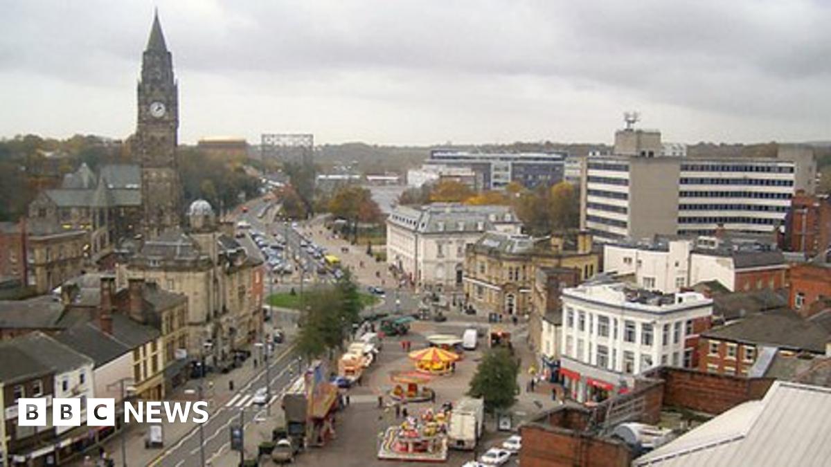 Rochdale Council proposes £45m budget cut and 200 job losses - BBC News